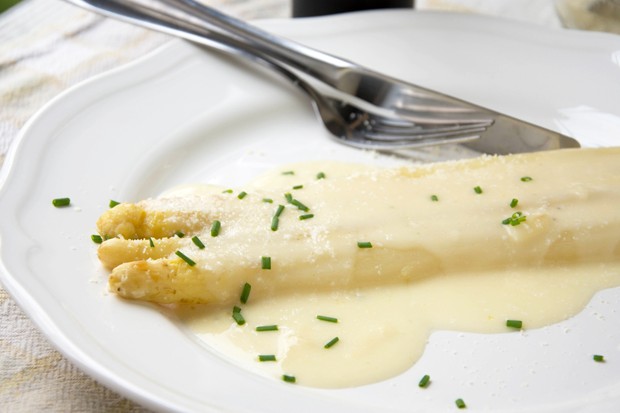 Spargel mit Parmesansauce - Rezept